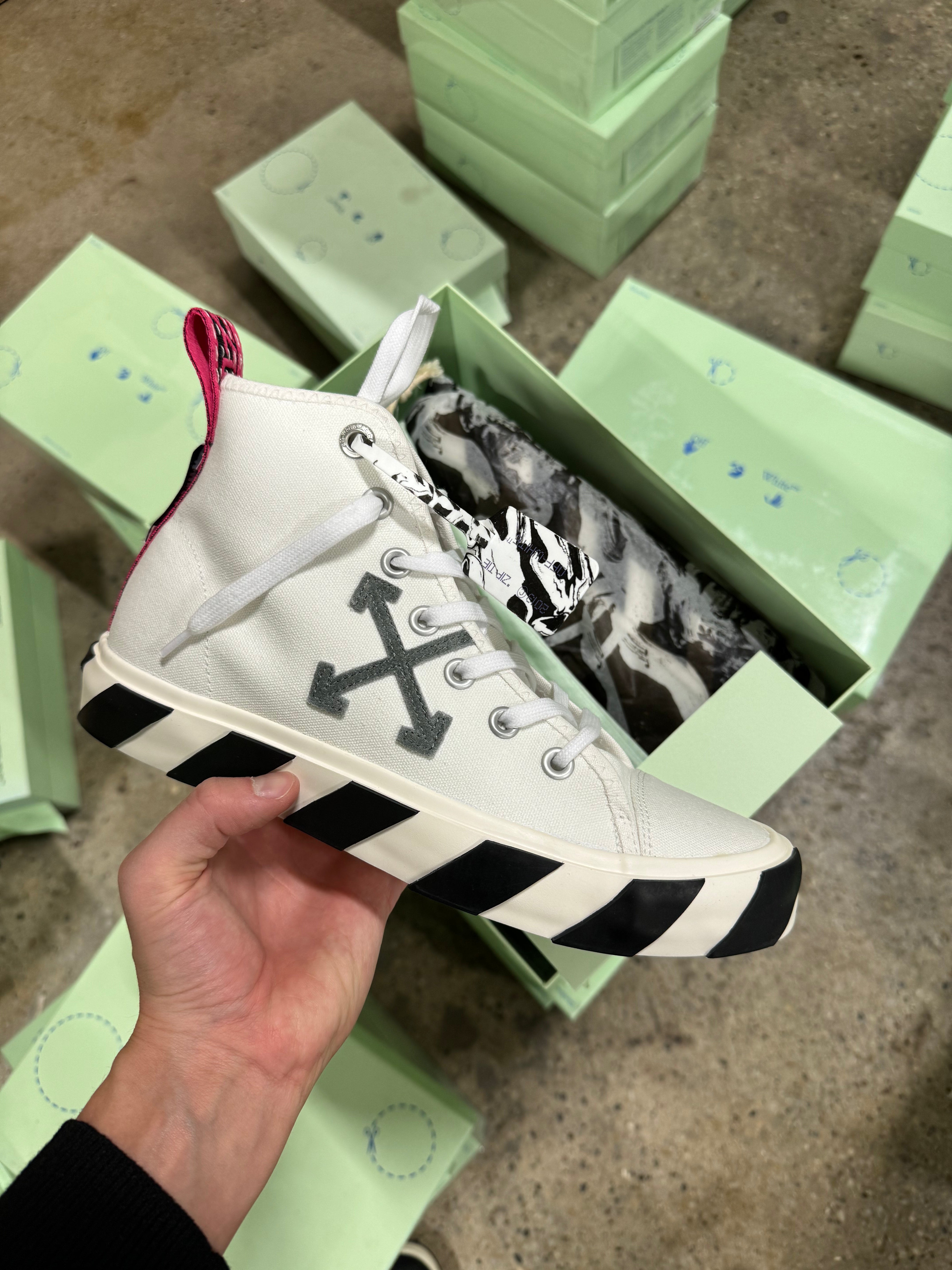 Off-White Mid Top Vulcanzied Canvas White Grey – Haiendo Shop